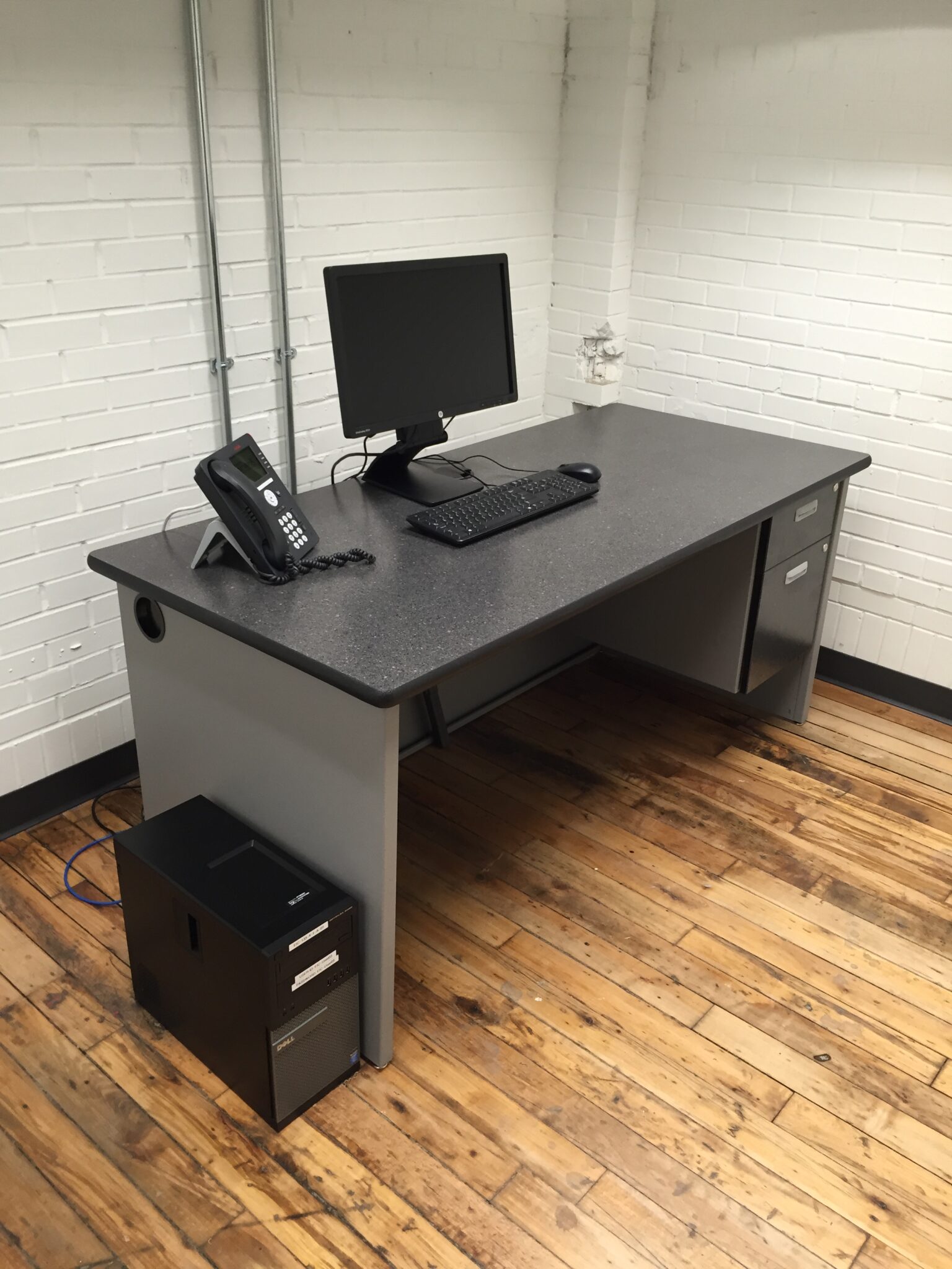 SRI-105 SERIES OFFICE DESK | Workspaces & Storage