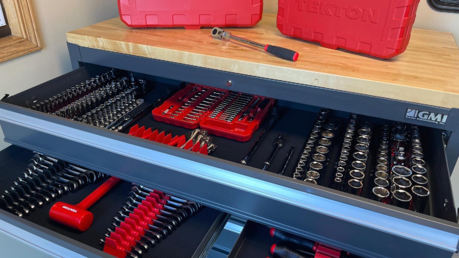 TEKTON - AUTO MECHANICS TOOL BUNDLE | Workspaces & Storage